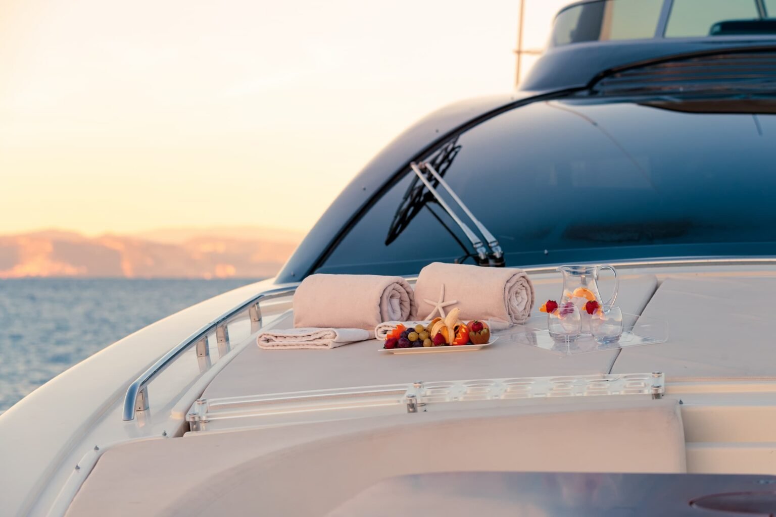 Cruising in Style 5 Luxury Yacht Design Trends for Ocean Enthusiasts ...